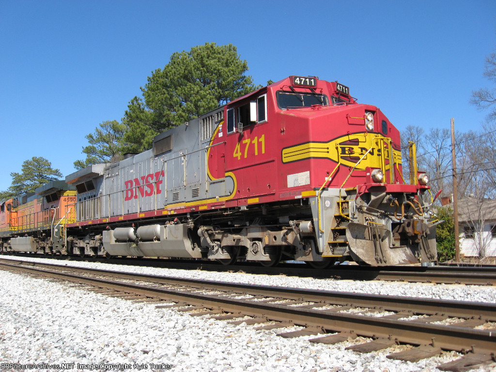 SB freight Q595 reroute with Warbonnet leader